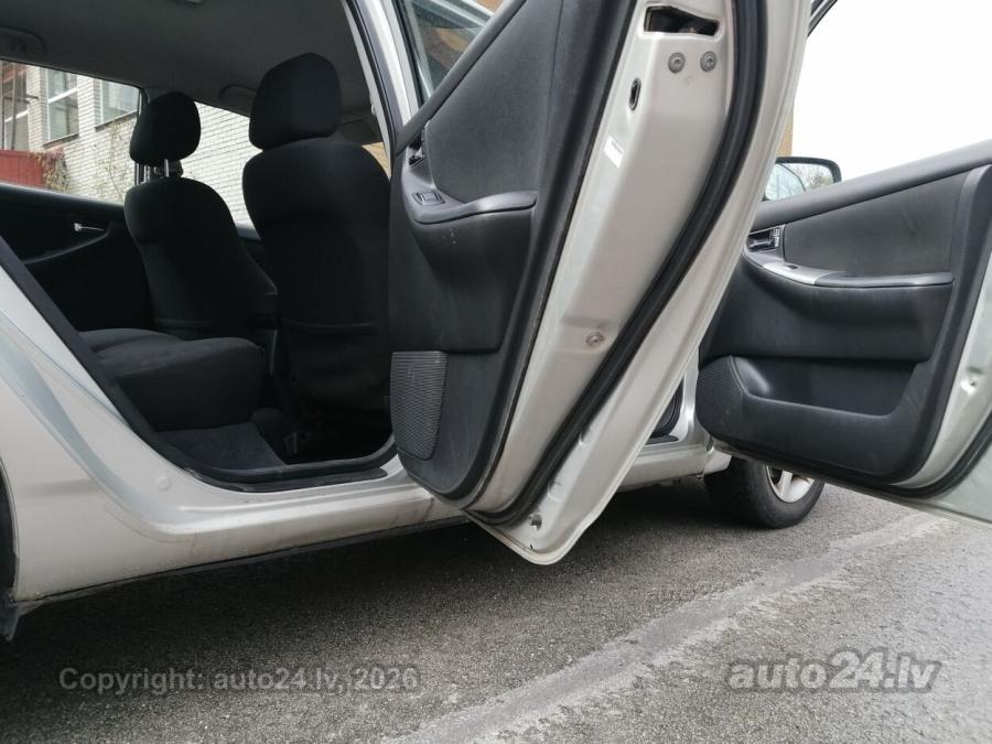 Pelēks Toyota Corolla 2005 Tallina, ar dzinēja tilpumu 1.40 L un nobraukumu 230 tūkst. km par 2790 €, foto 17 vietnē AUTOMOTO.COM.LV