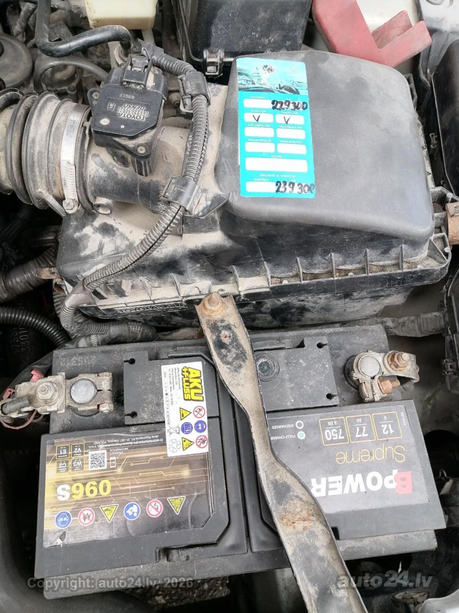 Pelēks Toyota Corolla 2005 Tallina, ar dzinēja tilpumu 1.40 L un nobraukumu 230 tūkst. km par 2790 €, foto 23 vietnē AUTOMOTO.COM.LV