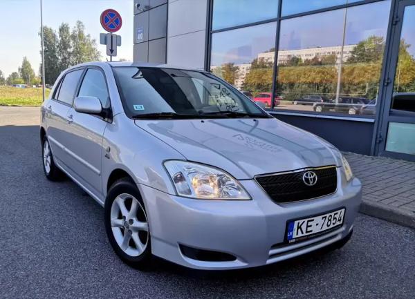 Grey Toyota Corolla 2005 in Riga, with an engine capacity of 2.00 L and mileage of 315 thousand km for 1330 €, photo 1 on AUTOMOTO.COM.LV