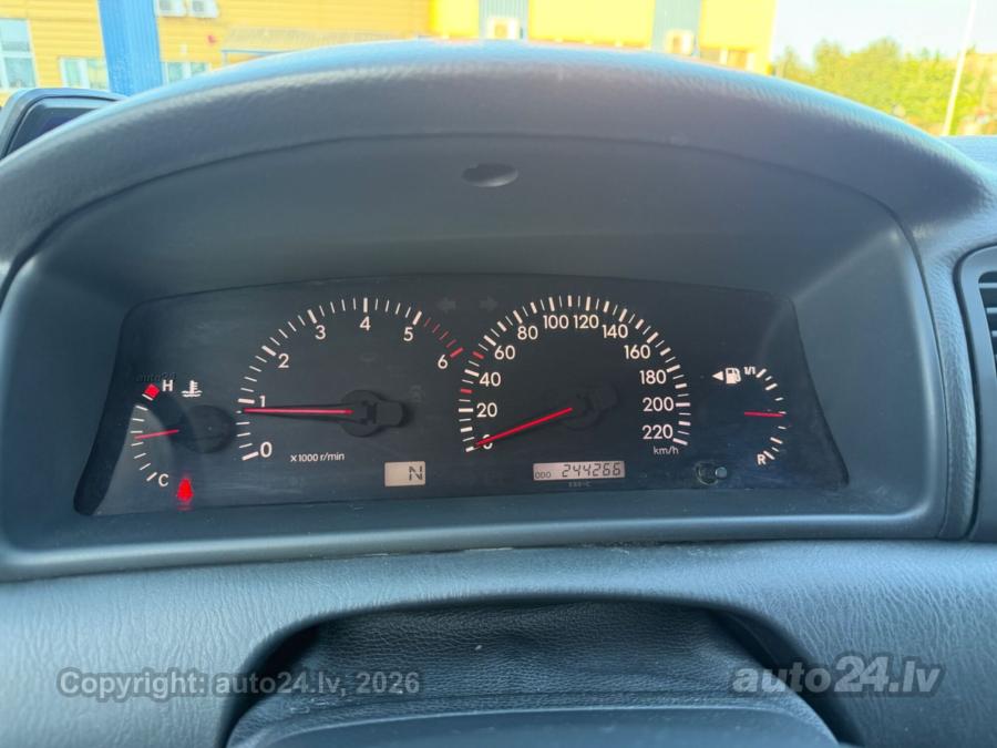 Pelēks Toyota Corolla 2005 Tallina, ar dzinēja tilpumu 1.40 L un nobraukumu 244 tūkst. km par 1699 €, foto 10 vietnē AUTOMOTO.COM.LV