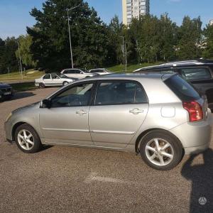 Pelēks Toyota Corolla 2005 Elektrėnai, ar dzinēja tilpumu 1.40 L un nobraukumu 310 tūkst. km par 950 €, foto  vietnē AUTOMOTO.COM.LV