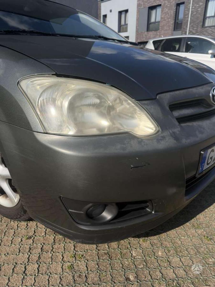Grey Toyota Corolla 2005 in Vilnius, with an engine capacity of 1.40 L and mileage of 326 thousand km for 1250 €, photo 5 on AUTOMOTO.COM.LV