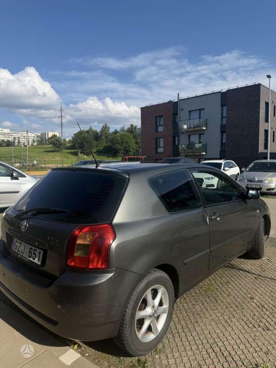 Grey Toyota Corolla 2005 in Vilnius, with an engine capacity of 1.40 L and mileage of 326 thousand km for 1250 €, photo 6 on AUTOMOTO.COM.LV