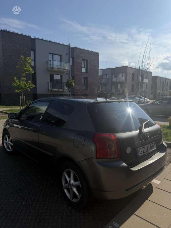 Grey Toyota Corolla 2005 in Vilnius, with an engine capacity of 1.40 L and mileage of 326 thousand km for 1250 €, photo 6 on AUTOMOTO.COM.LV