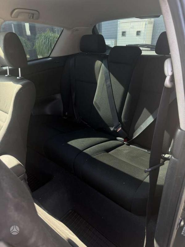 Grey Toyota Corolla 2005 in Vilnius, with an engine capacity of 1.40 L and mileage of 326 thousand km for 1250 €, photo 8 on AUTOMOTO.COM.LV