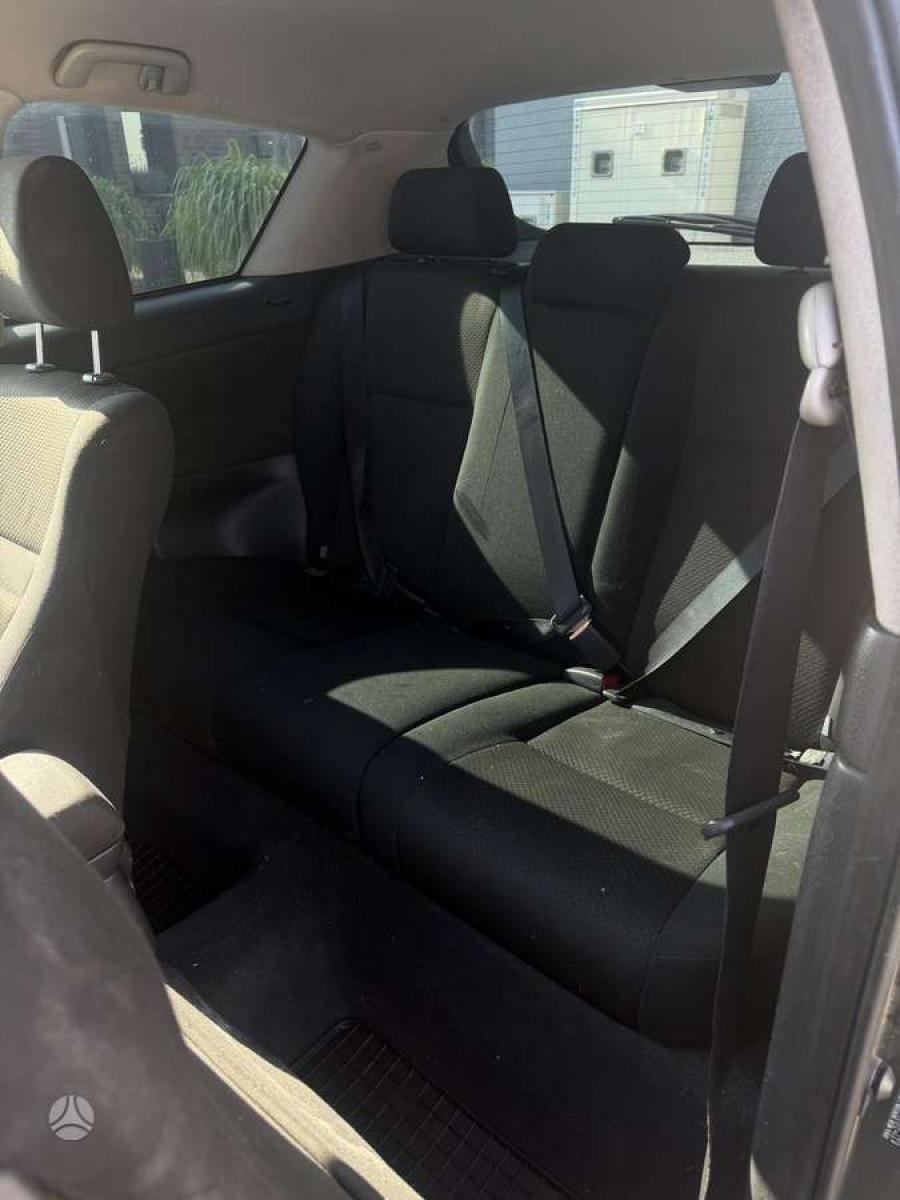 Grey Toyota Corolla 2005 in Vilnius, with an engine capacity of 1.40 L and mileage of 326 thousand km for 1250 €, photo 9 on AUTOMOTO.COM.LV