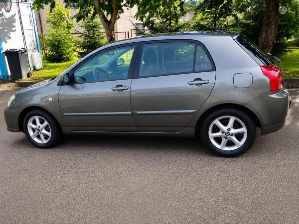 Pelēks Toyota Corolla 2005 Šilalė, ar dzinēja tilpumu 2.00 L un nobraukumu 300 tūkst. km par 1200 €, foto 1 vietnē AUTOMOTO.COM.LV
