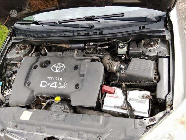 Pelēks Toyota Corolla 2005 Šilalė, ar dzinēja tilpumu 2.00 L un nobraukumu 300 tūkst. km par 1200 €, foto 9 vietnē AUTOMOTO.COM.LV