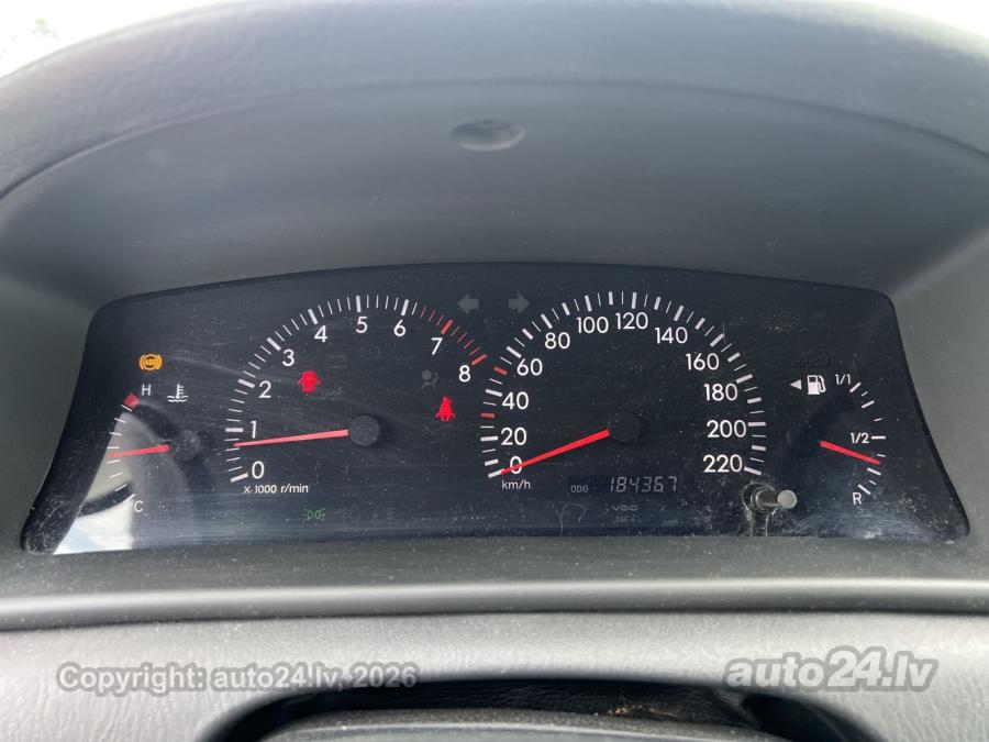 Pelēks Toyota Corolla 2005 Mardu, ar dzinēja tilpumu 1.60 L un nobraukumu 184 tūkst. km par 4800 €, foto 13 vietnē AUTOMOTO.COM.LV