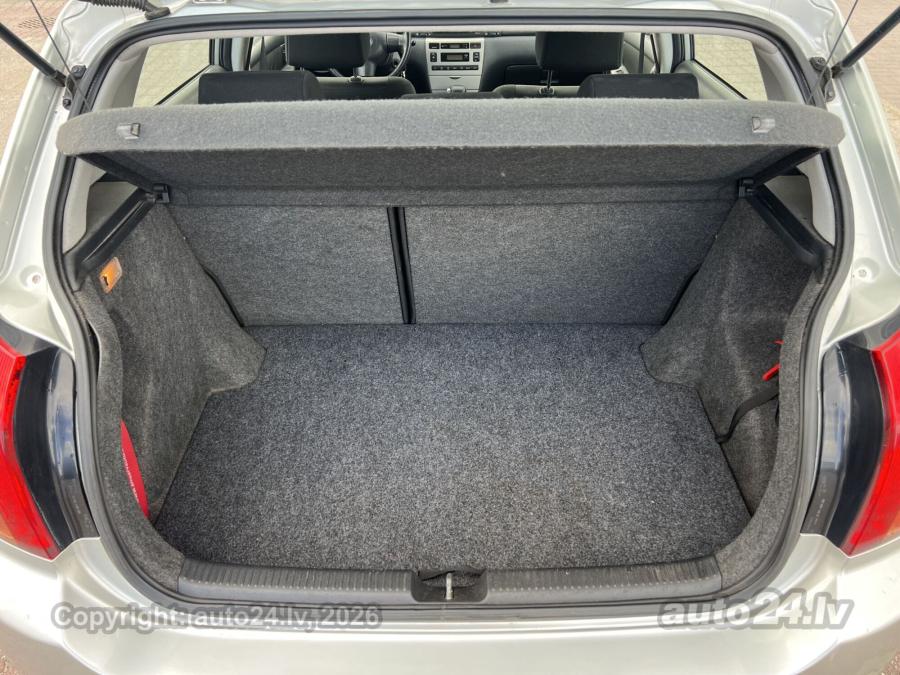 Pelēks Toyota Corolla 2005 Mardu, ar dzinēja tilpumu 1.60 L un nobraukumu 184 tūkst. km par 4800 €, foto 15 vietnē AUTOMOTO.COM.LV