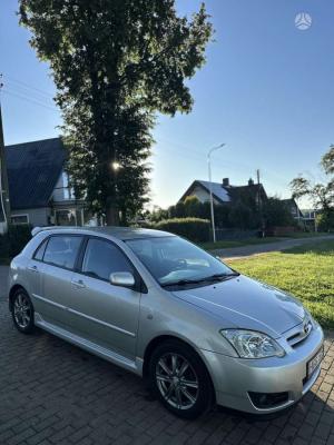 Pelēks Toyota Corolla 2005 Vievis, ar dzinēja tilpumu 1.40 L un nobraukumu 359 tūkst. km par 1989 €, foto  vietnē AUTOMOTO.COM.LV