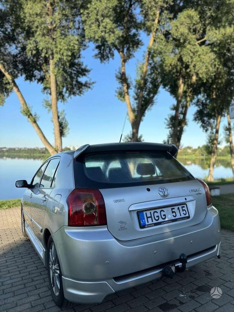 Pelēks Toyota Corolla 2005 Vievis, ar dzinēja tilpumu 1.40 L un nobraukumu 359 tūkst. km par 1989 €, foto 5 vietnē AUTOMOTO.COM.LV