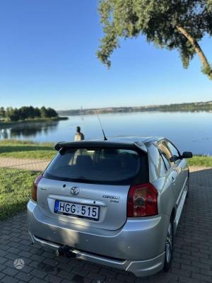 Pelēks Toyota Corolla 2005 Vievis, ar dzinēja tilpumu 1.40 L un nobraukumu 359 tūkst. km par 1989 €, foto 8 vietnē AUTOMOTO.COM.LV