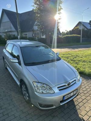 Pelēks Toyota Corolla 2005 Vievis, ar dzinēja tilpumu 1.40 L un nobraukumu 359 tūkst. km par 1989 €, foto 9 vietnē AUTOMOTO.COM.LV