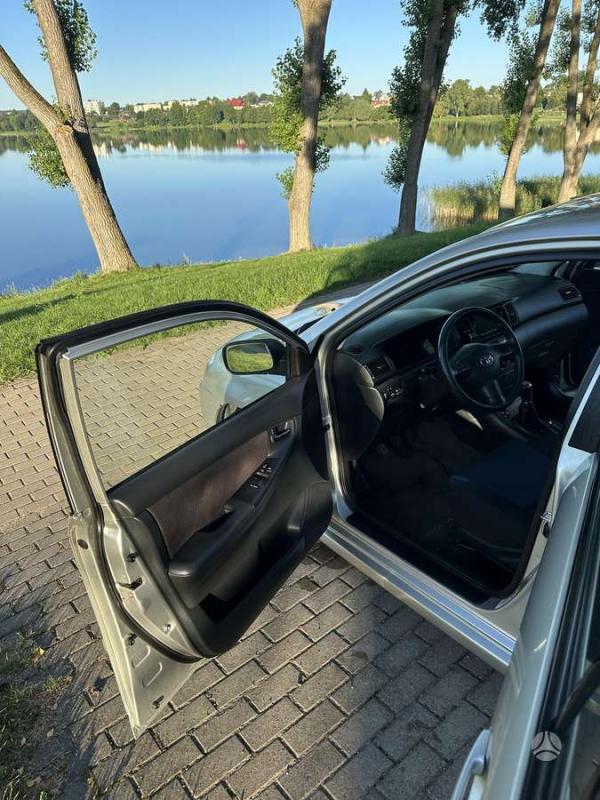 Pelēks Toyota Corolla 2005 Vievis, ar dzinēja tilpumu 1.40 L un nobraukumu 359 tūkst. km par 1989 €, foto 10 vietnē AUTOMOTO.COM.LV