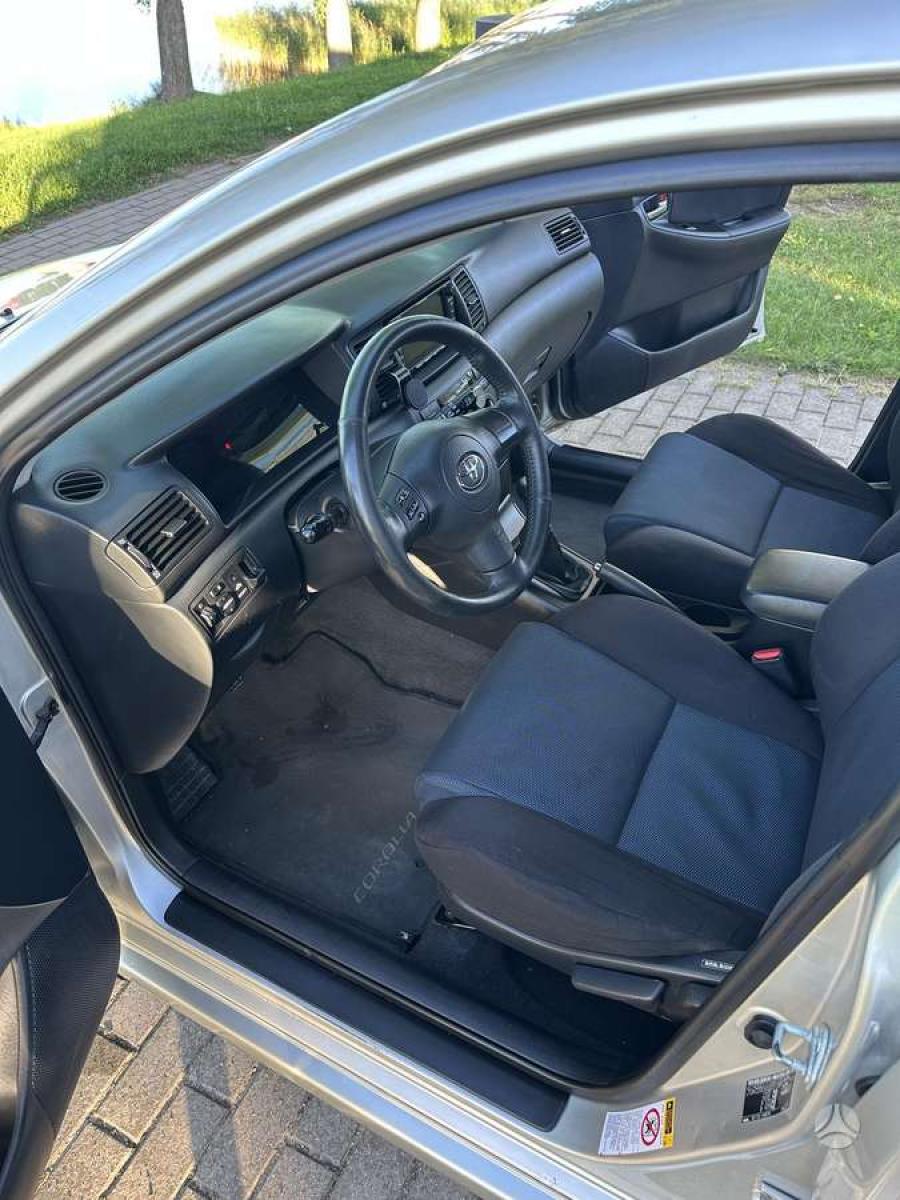 Pelēks Toyota Corolla 2005 Vievis, ar dzinēja tilpumu 1.40 L un nobraukumu 359 tūkst. km par 1989 €, foto 12 vietnē AUTOMOTO.COM.LV