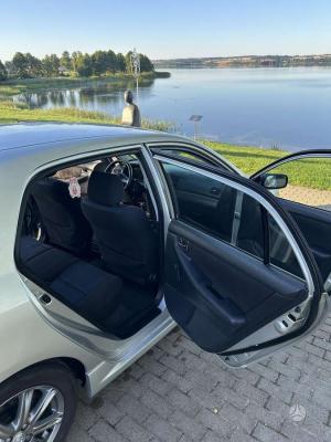 Pelēks Toyota Corolla 2005 Vievis, ar dzinēja tilpumu 1.40 L un nobraukumu 359 tūkst. km par 1989 €, foto 15 vietnē AUTOMOTO.COM.LV
