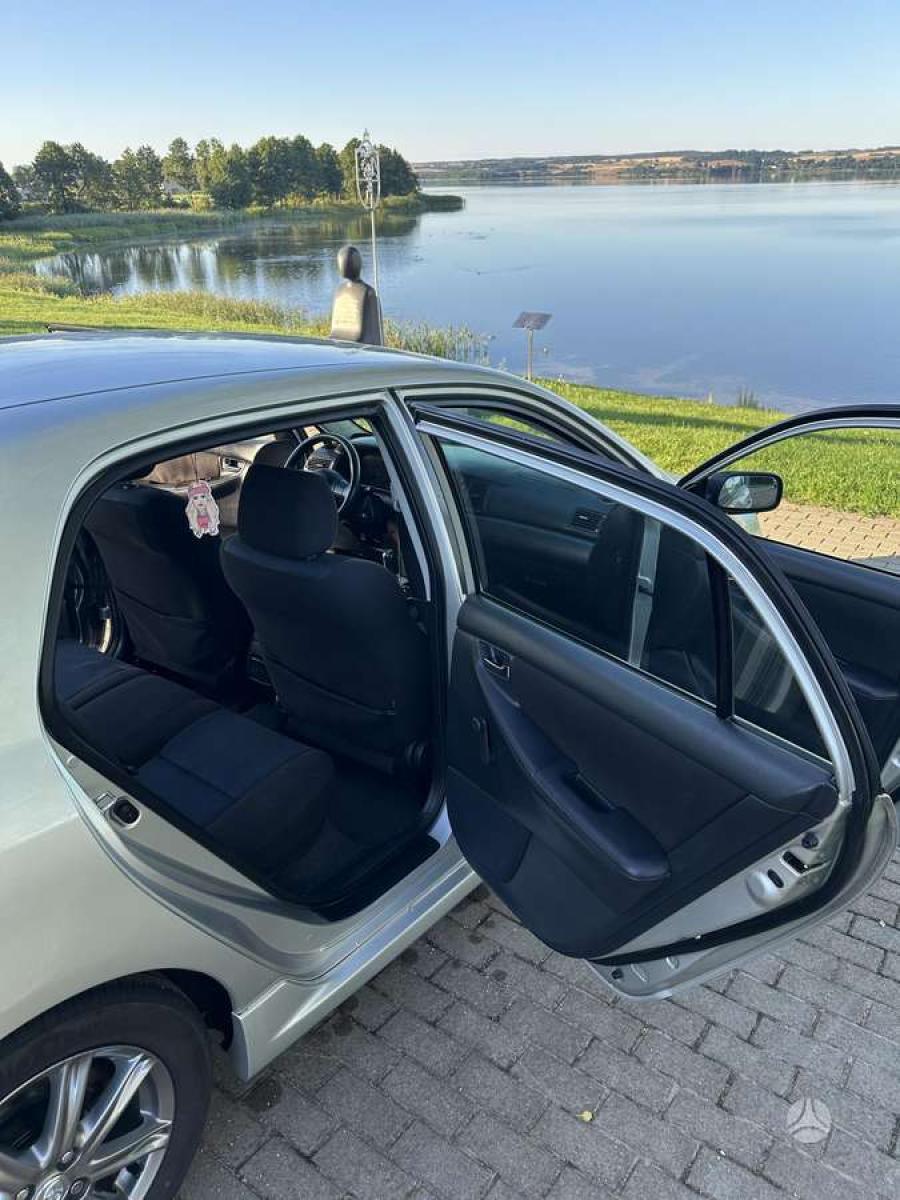 Pelēks Toyota Corolla 2005 Vievis, ar dzinēja tilpumu 1.40 L un nobraukumu 359 tūkst. km par 1989 €, foto 15 vietnē AUTOMOTO.COM.LV