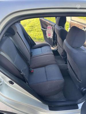 Pelēks Toyota Corolla 2005 Vievis, ar dzinēja tilpumu 1.40 L un nobraukumu 359 tūkst. km par 1989 €, foto 16 vietnē AUTOMOTO.COM.LV