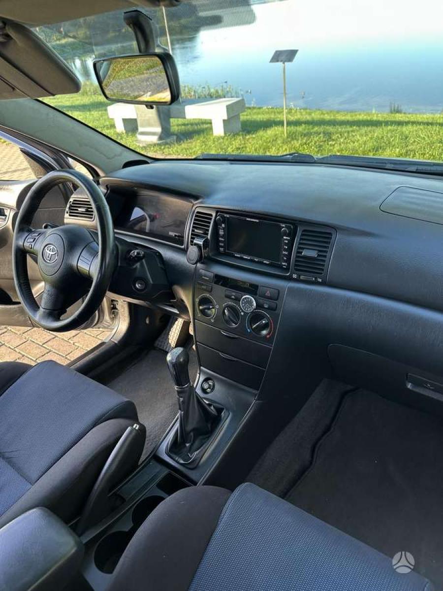 Pelēks Toyota Corolla 2005 Vievis, ar dzinēja tilpumu 1.40 L un nobraukumu 359 tūkst. km par 1989 €, foto 18 vietnē AUTOMOTO.COM.LV