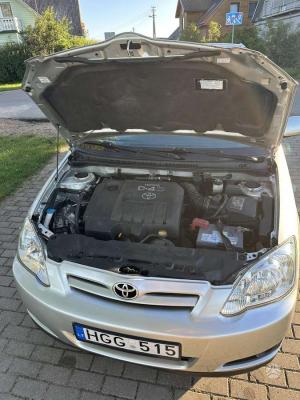 Pelēks Toyota Corolla 2005 Vievis, ar dzinēja tilpumu 1.40 L un nobraukumu 359 tūkst. km par 1989 €, foto 20 vietnē AUTOMOTO.COM.LV
