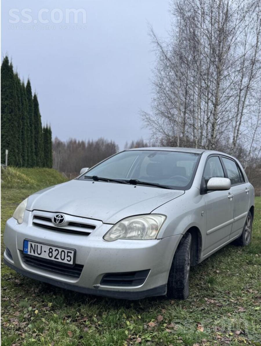 Grey Toyota Corolla 2005 in Riga, with an engine capacity of 1.40 L and mileage of 289 thousand km for 3900 €, photo 1 on AUTOMOTO.COM.LV