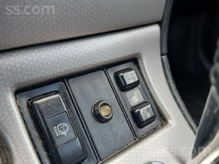 Pelēks Toyota Corolla 2005 Rīga, ar dzinēja tilpumu 1.60 L un nobraukumu 0 tūkst. km par 1990 €, foto 12 vietnē AUTOMOTO.COM.LV
