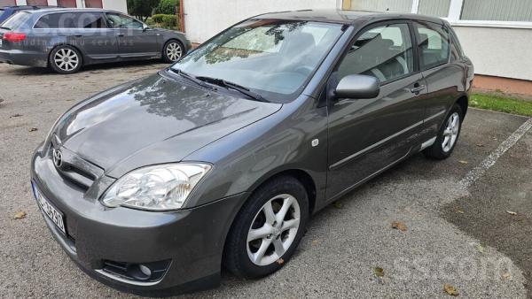 Pelēks Toyota Corolla 2005 Rīga, ar dzinēja tilpumu 1.40 L un nobraukumu 379 tūkst. km par 1000 €, foto 3 vietnē AUTOMOTO.COM.LV