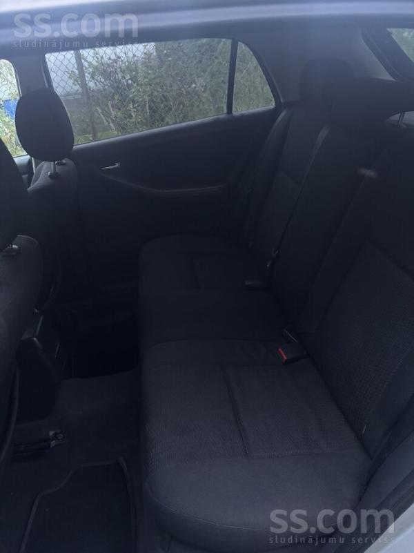 Pelēks Toyota Corolla 2005 Rīga, ar dzinēja tilpumu 1.40 L un nobraukumu 0 tūkst. km par 1600 €, foto 7 vietnē AUTOMOTO.COM.LV