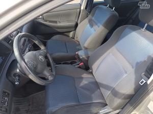 Pelēks Toyota Corolla 2005 Kauņa, ar dzinēja tilpumu 1.40 L un nobraukumu 365 tūkst. km par 1250 €, foto 7 vietnē AUTOMOTO.COM.LV