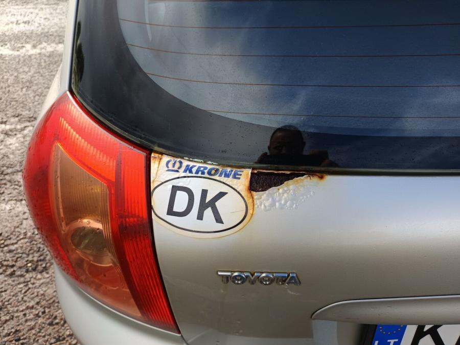 Pelēks Toyota Corolla 2005 Kauņa, ar dzinēja tilpumu 1.40 L un nobraukumu 365 tūkst. km par 1250 €, foto 13 vietnē AUTOMOTO.COM.LV
