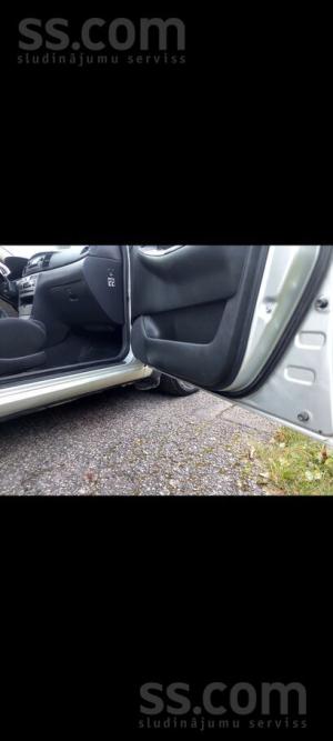 Pelēks Toyota Corolla 2005 Rīga, ar dzinēja tilpumu 2.00 L un nobraukumu 237 tūkst. km par 2350 €, foto 8 vietnē AUTOMOTO.COM.LV