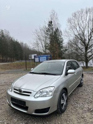Pelēks Toyota Corolla 2006 Vievis, ar dzinēja tilpumu 1.40 L un nobraukumu 219 tūkst. km par 1960 €, foto 2 vietnē AUTOMOTO.COM.LV