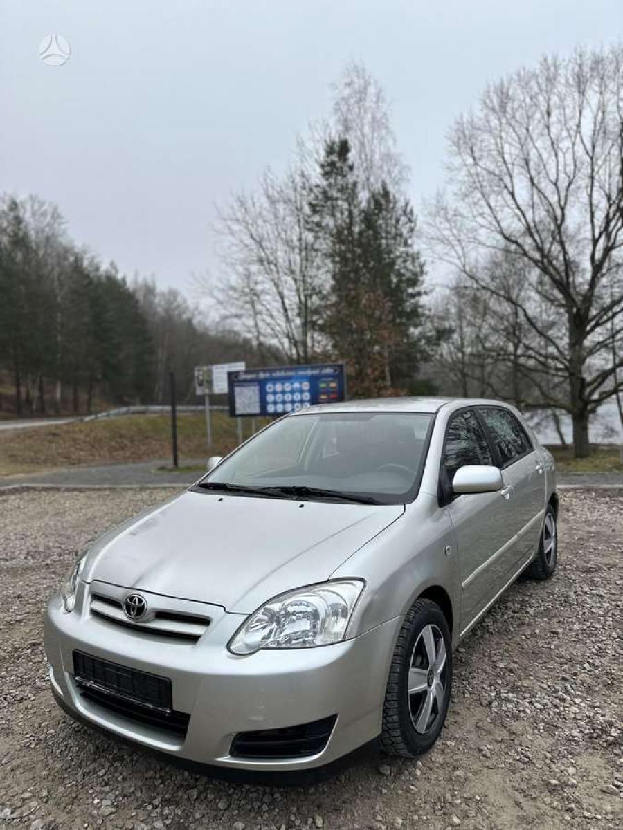 Pelēks Toyota Corolla 2006 Vievis, ar dzinēja tilpumu 1.40 L un nobraukumu 219 tūkst. km par 1960 €, foto 2 vietnē AUTOMOTO.COM.LV