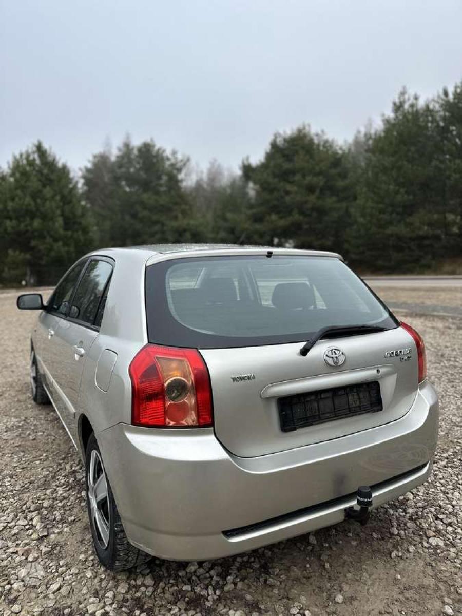 Pelēks Toyota Corolla 2006 Vievis, ar dzinēja tilpumu 1.40 L un nobraukumu 219 tūkst. km par 1960 €, foto 4 vietnē AUTOMOTO.COM.LV