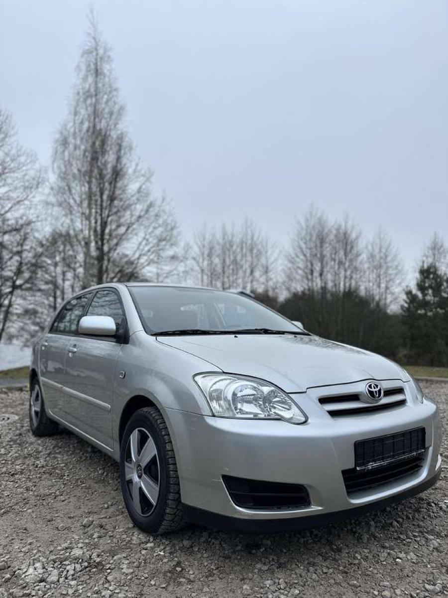 Pelēks Toyota Corolla 2006 Vievis, ar dzinēja tilpumu 1.40 L un nobraukumu 219 tūkst. km par 1960 €, foto 7 vietnē AUTOMOTO.COM.LV