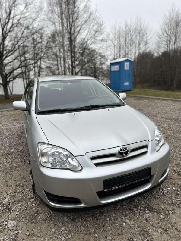 Pelēks Toyota Corolla 2006 Vievis, ar dzinēja tilpumu 1.40 L un nobraukumu 219 tūkst. km par 1960 €, foto 8 vietnē AUTOMOTO.COM.LV