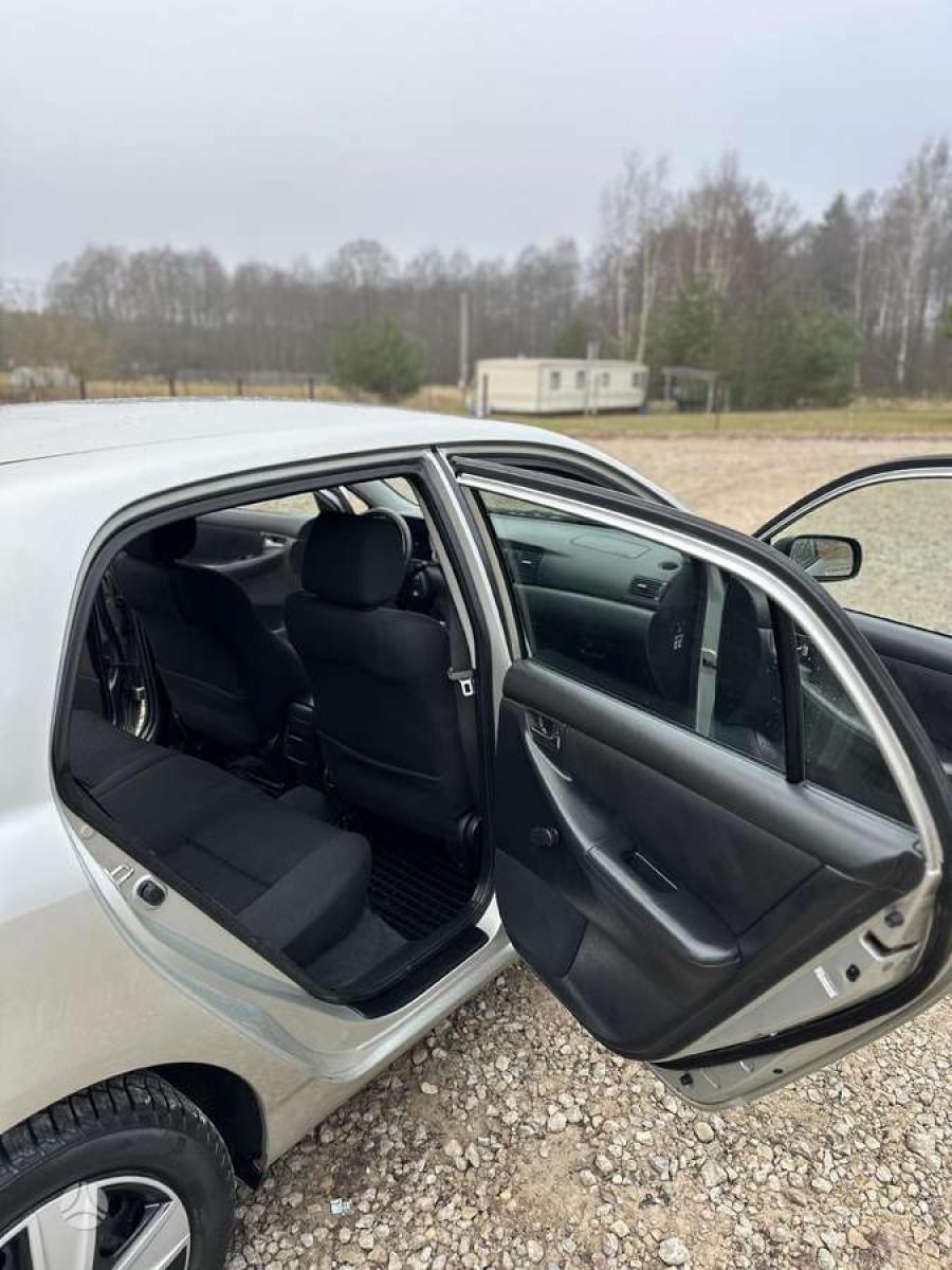 Pelēks Toyota Corolla 2006 Vievis, ar dzinēja tilpumu 1.40 L un nobraukumu 219 tūkst. km par 1960 €, foto 13 vietnē AUTOMOTO.COM.LV