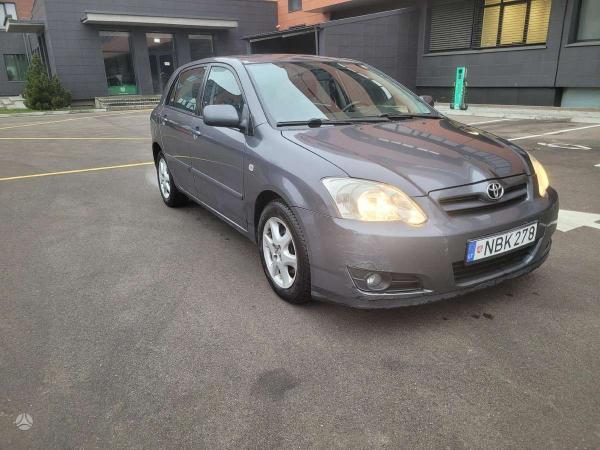 Grey Toyota Corolla 2006 in Vilnius, with an engine capacity of 1.40 L and mileage of 258 thousand km for 2250 €, photo 2 on AUTOMOTO.COM.LV
