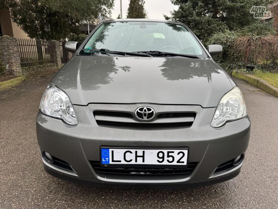 Grey Toyota Corolla 2006 in Kaunas, with an engine capacity of 2.00 L and mileage of 317 thousand km for 1950 €, photo 1 on AUTOMOTO.COM.LV