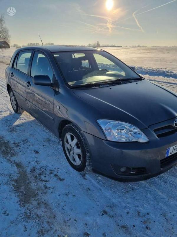 Pelēks Toyota Corolla 2006 Kauņa, ar dzinēja tilpumu 1.36 L un nobraukumu 207 tūkst. km par 2300 €, foto 4 vietnē AUTOMOTO.COM.LV