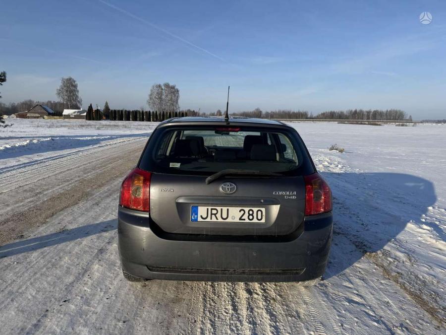 Pelēks Toyota Corolla 2006 Kauņa, ar dzinēja tilpumu 1.36 L un nobraukumu 207 tūkst. km par 2300 €, foto 19 vietnē AUTOMOTO.COM.LV