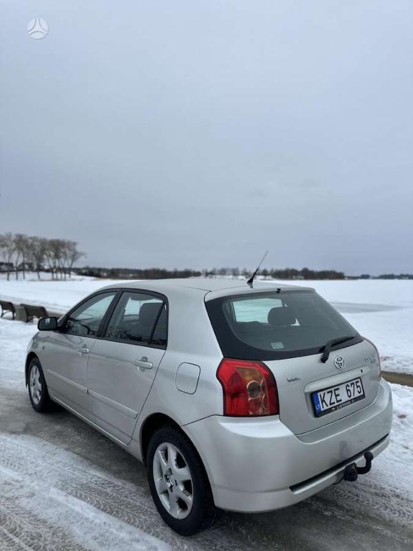 Pelēks Toyota Corolla 2006 Vievis, ar dzinēja tilpumu 2.00 L un nobraukumu 206 tūkst. km par 1999 €, foto 3 vietnē AUTOMOTO.COM.LV