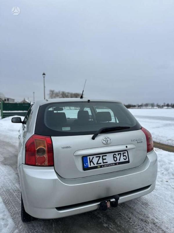 Pelēks Toyota Corolla 2006 Vievis, ar dzinēja tilpumu 2.00 L un nobraukumu 206 tūkst. km par 1999 €, foto 4 vietnē AUTOMOTO.COM.LV