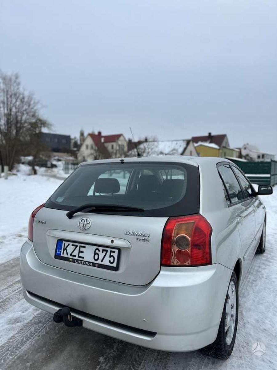 Grey Toyota Corolla 2006 in Vievis, with an engine capacity of 2.00 L and mileage of 206 thousand km for 1999 €, photo 5 on AUTOMOTO.COM.LV