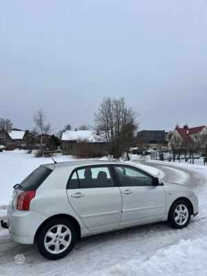 Grey Toyota Corolla 2006 in Vievis, with an engine capacity of 2.00 L and mileage of 206 thousand km for 1999 €, photo 6 on AUTOMOTO.COM.LV