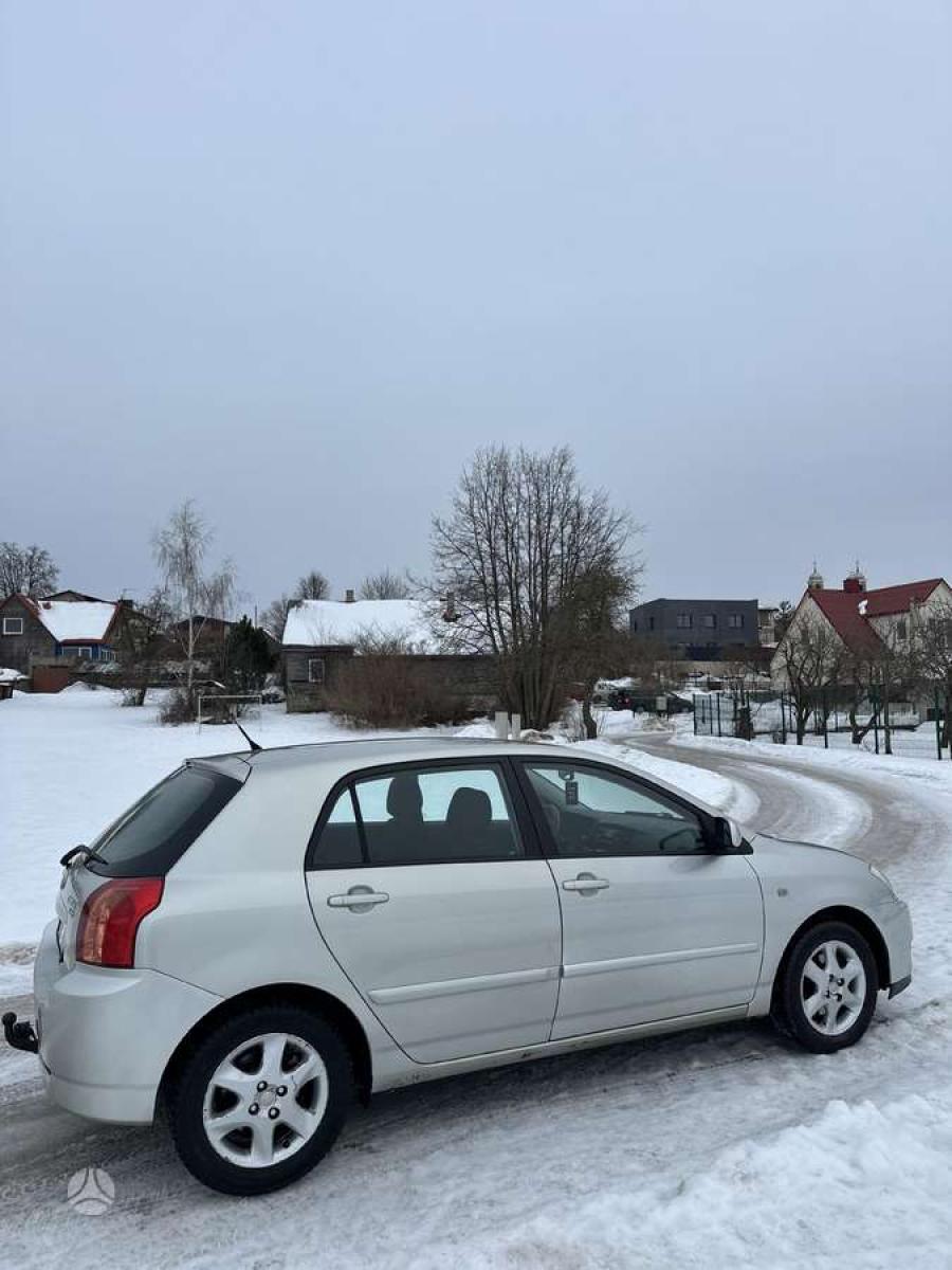 Grey Toyota Corolla 2006 in Vievis, with an engine capacity of 2.00 L and mileage of 206 thousand km for 1999 €, photo 6 on AUTOMOTO.COM.LV