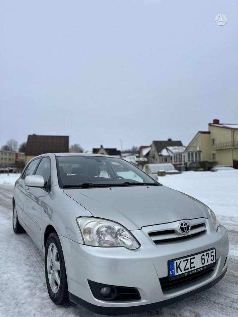 Grey Toyota Corolla 2006 in Vievis, with an engine capacity of 2.00 L and mileage of 206 thousand km for 1999 €, photo 8 on AUTOMOTO.COM.LV