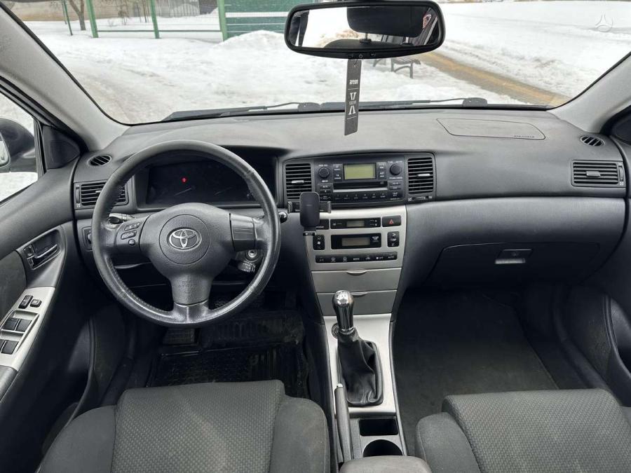 Grey Toyota Corolla 2006 in Vievis, with an engine capacity of 2.00 L and mileage of 206 thousand km for 1999 €, photo 10 on AUTOMOTO.COM.LV