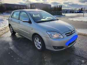 Pelēks Toyota Corolla 2006 Viļņa, ar dzinēja tilpumu 2.00 L un nobraukumu 317 tūkst. km par 2000 €, foto  vietnē AUTOMOTO.COM.LV